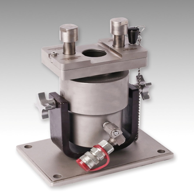 The HET swage tool kit is capable of swaging miniature end fittings.